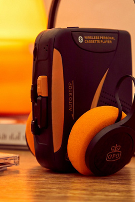 GPO Retro Bluetooth Personal Cassette Player | Urban Outfitters ES
