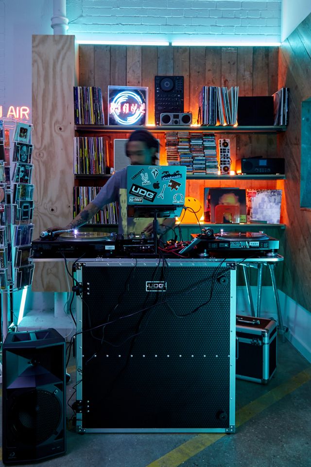 Mesa Plegable para DJ UDG | Urban Outfitters ES