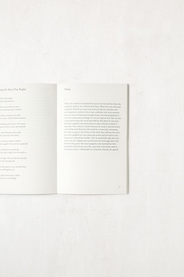 Tayi Tibble – Buch „Poukahangatus“ | Urban Outfitters DE