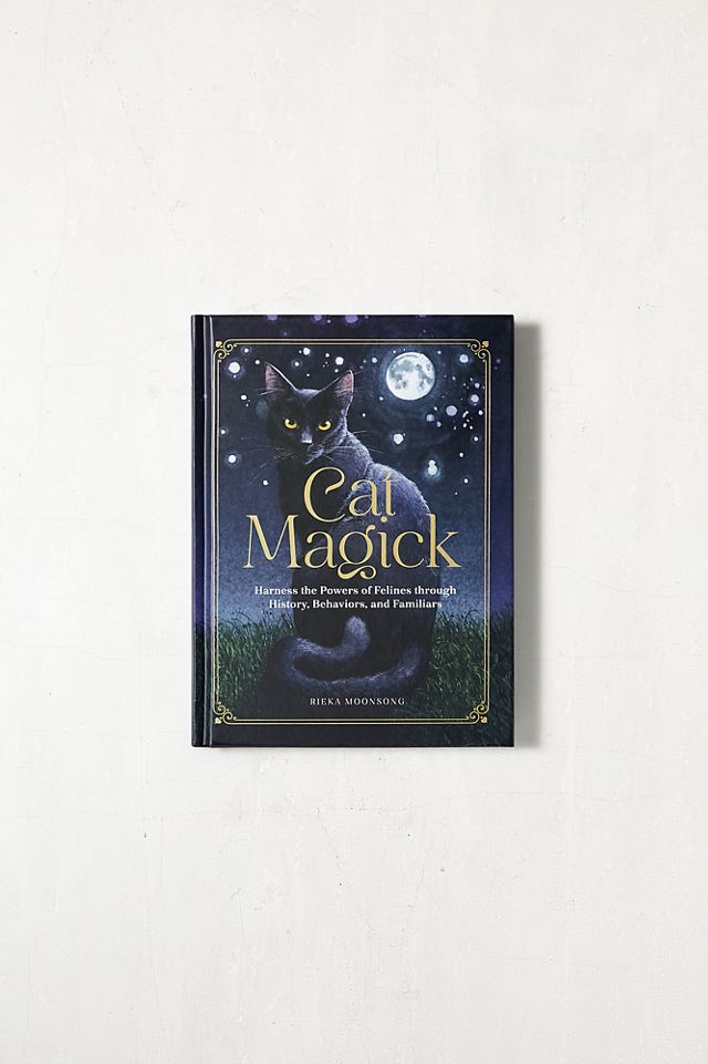 Buch „Cat Magick“ von Rieka Moonsong | Urban Outfitters DE