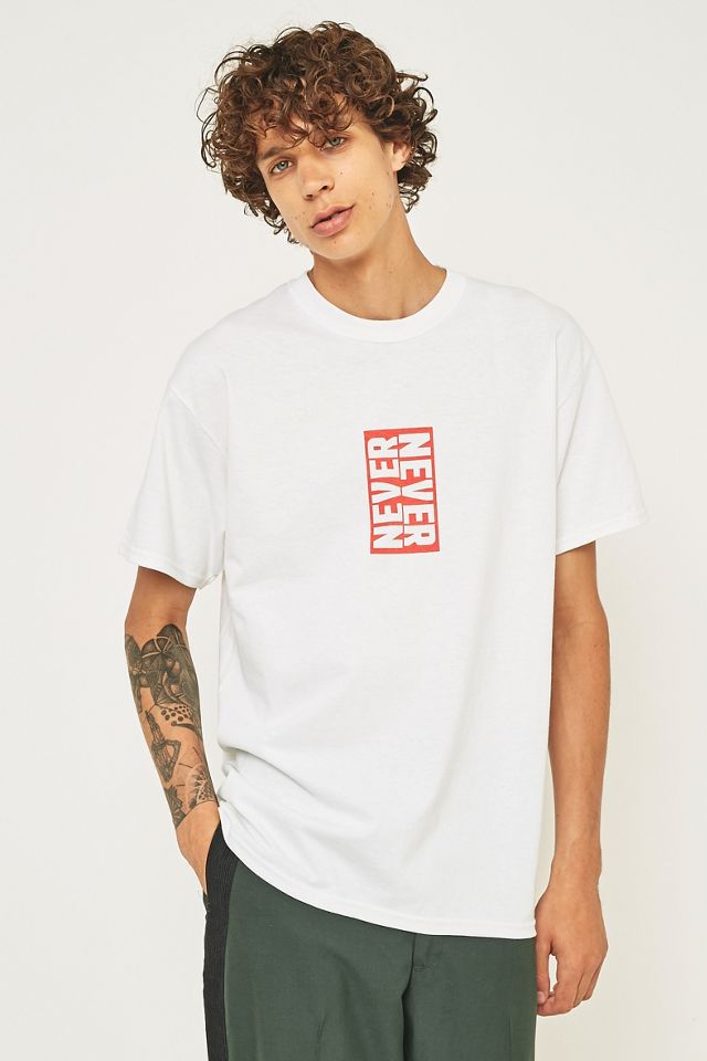 UO White and Red Never Never T-shirt | Urban Outfitters FR
