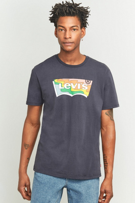 Levi's Batwing Psychedelic Caviar T-shirt | Urban Outfitters UK