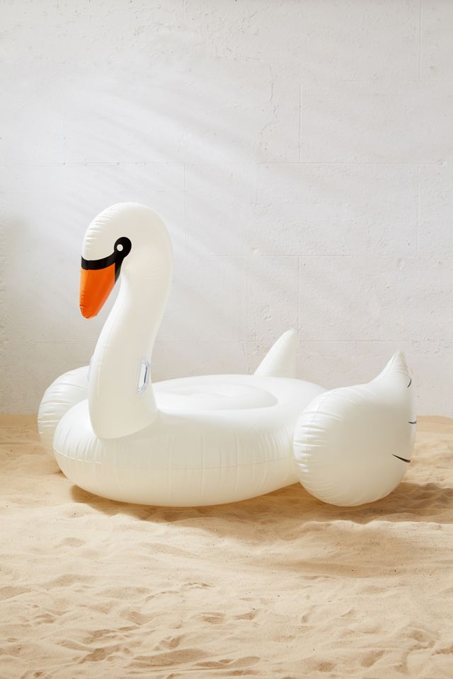 Sunnylife Glow Swan Pool Float | Urban Outfitters FR